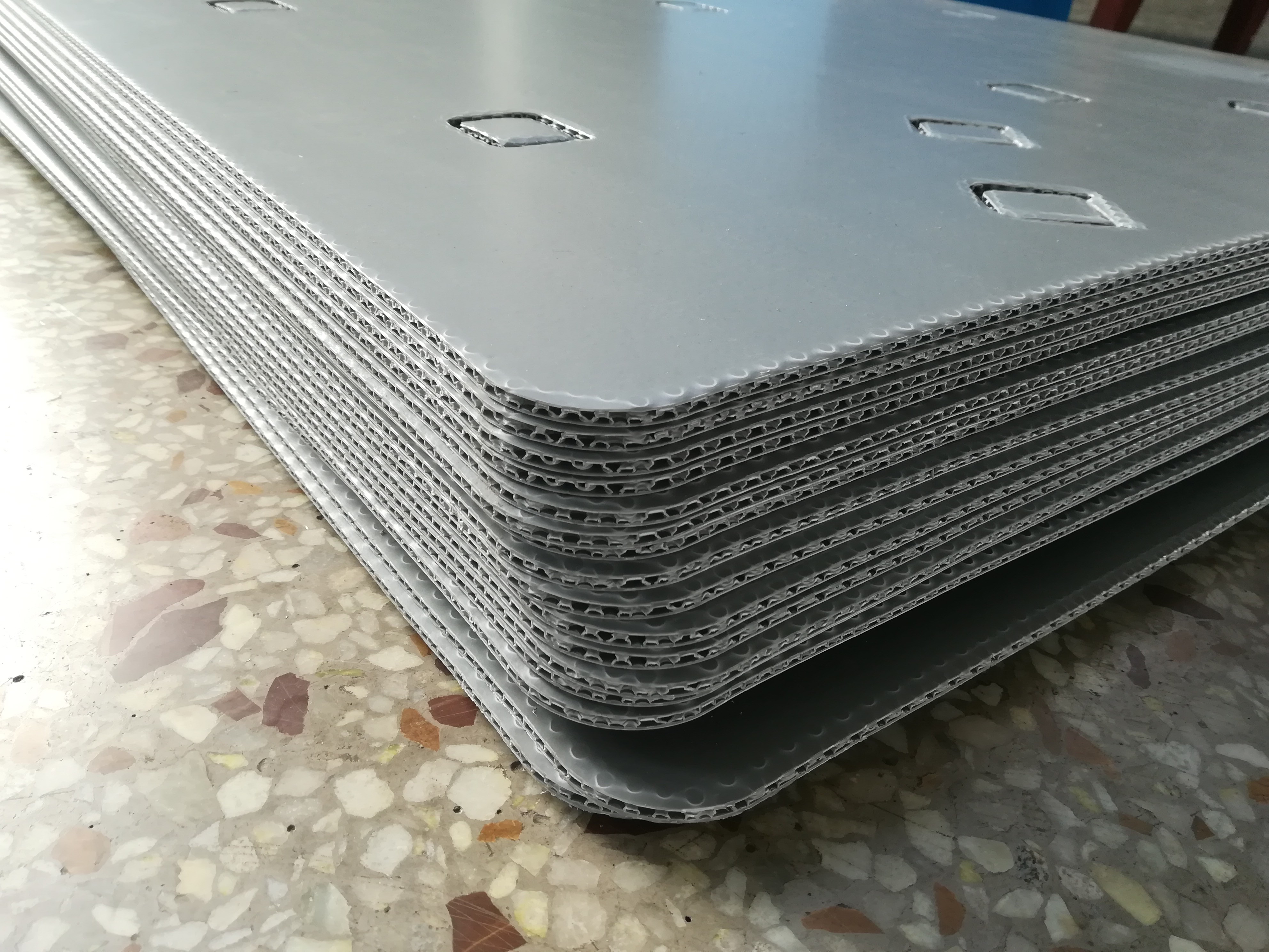 2mm-6mm Polypropylene Honeycomb Sheet Waterproof PP Corrugated Board